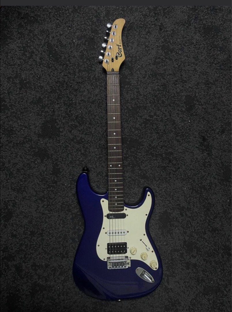 Cort Electric Guitar w Bag, Hobbies & Toys, Musical Instruments on ...