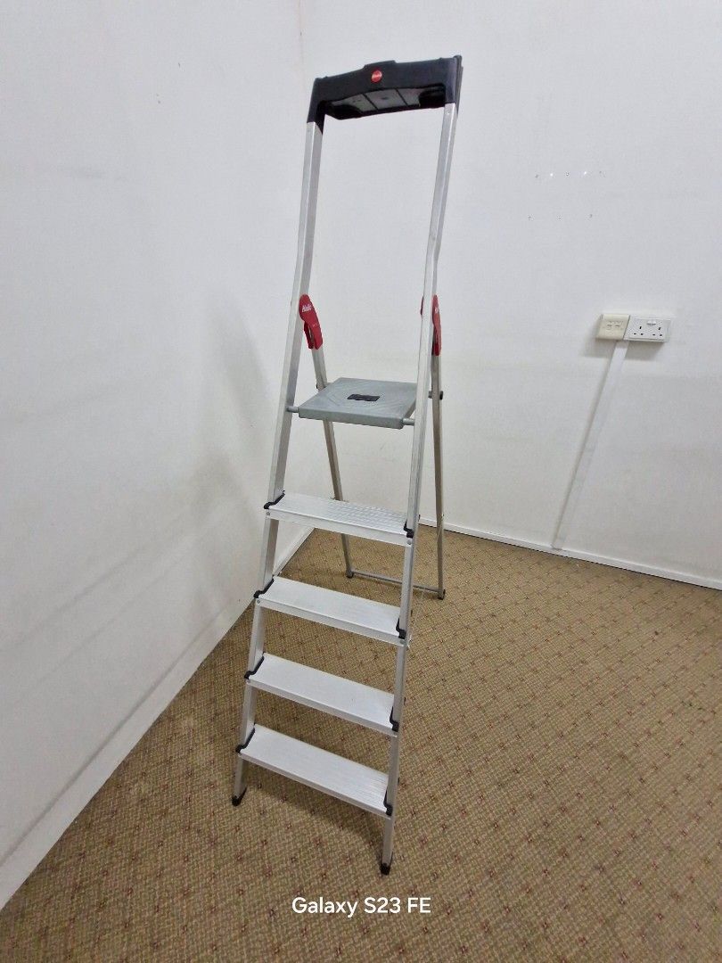 Hailo Folding 5 Step Ladder, Furniture & Home Living, Home Improvement ...