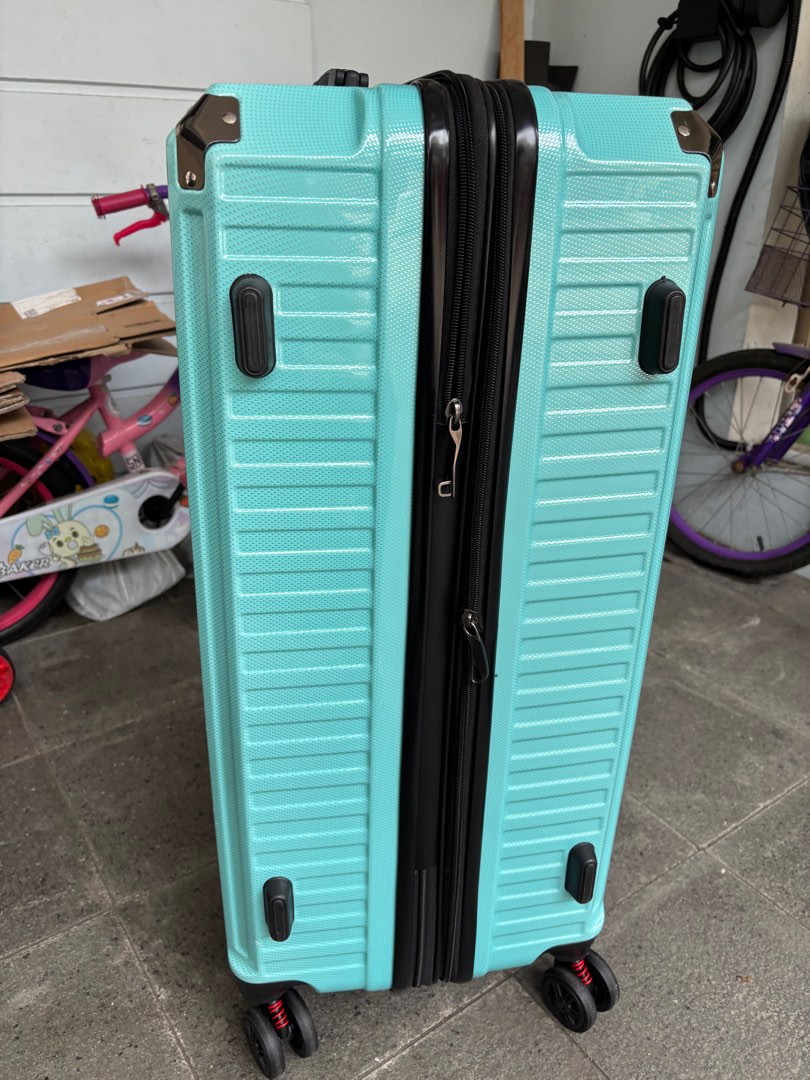 Koper 28 inch bisa isi 30 kg, Barang Mewah, Tas & Dompet di Carousell