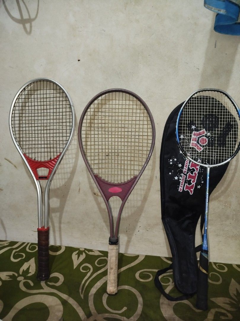 Raket Tenis dan bulu tangkis borongan semua nya 400 ribu aja siap anter ...