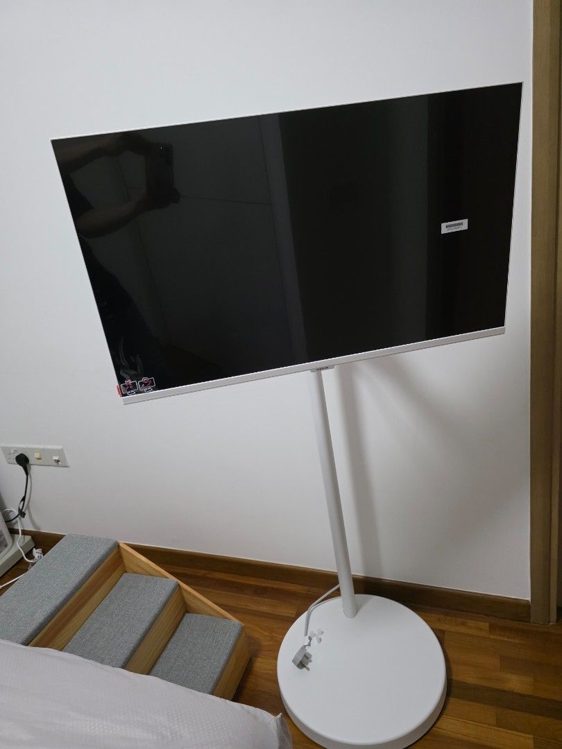 Samsung Moving Style M7 4K Movable Screen, TV & Home Appliances, TV ...