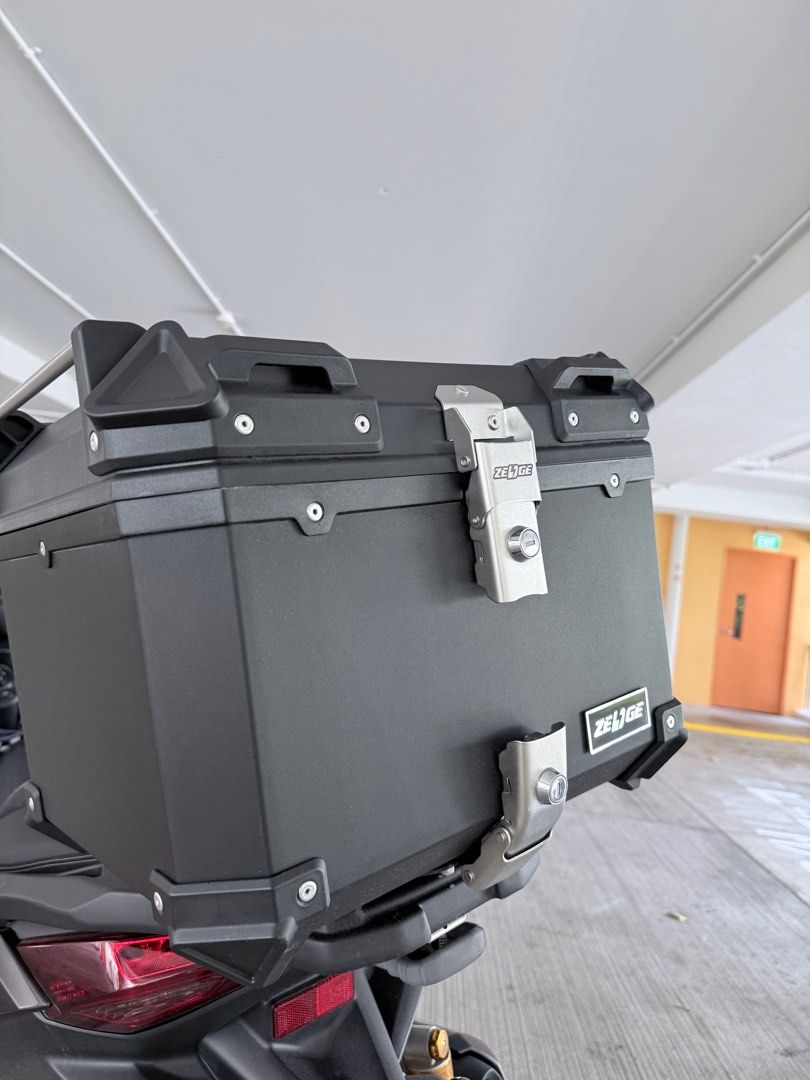 Xmax V2 short rack and 45L plastic Zedge box, Motorcycles, Motorcycle ...