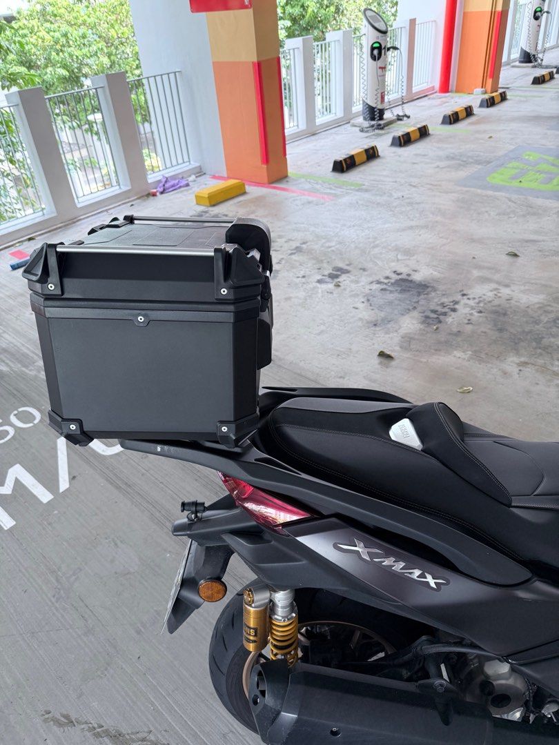 Xmax V2 short rack and 45L plastic Zedge box, Motorcycles, Motorcycle ...