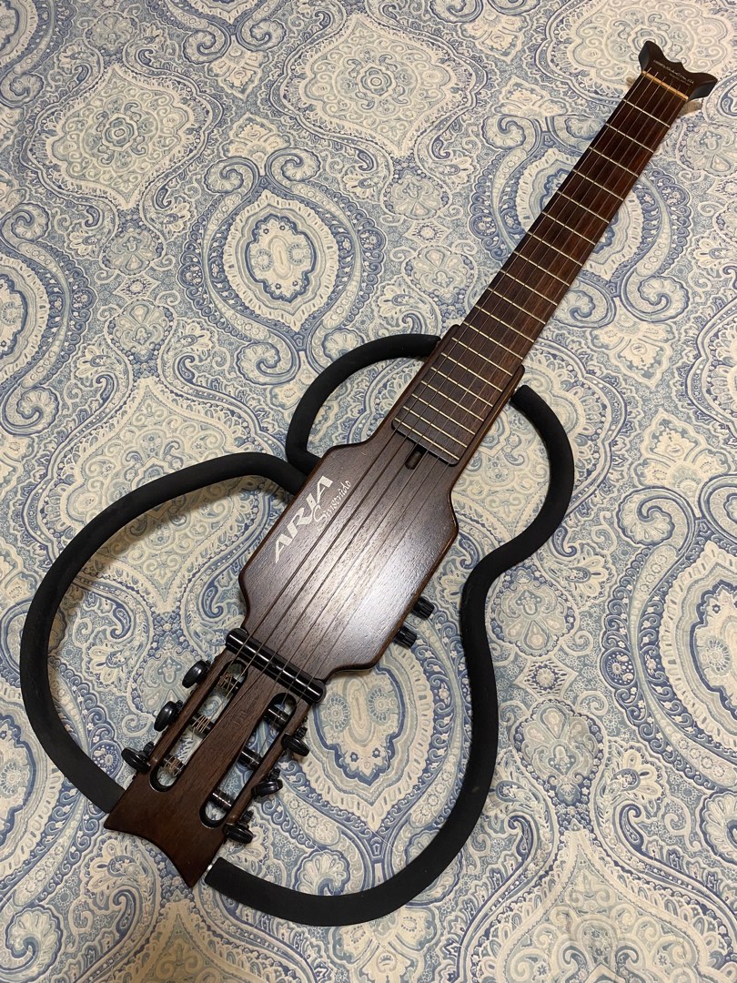 Aria Sinsonido Soloette Travel Classical Guitar, Hobbies & Toys ...