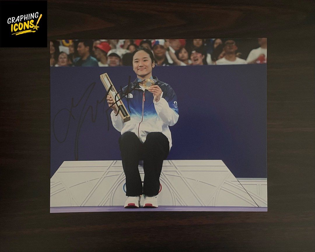 Badminton An Se-young Hand-Signed 8R Photo, Hobbies & Toys, Memorabilia & Collectibles, Fan ...