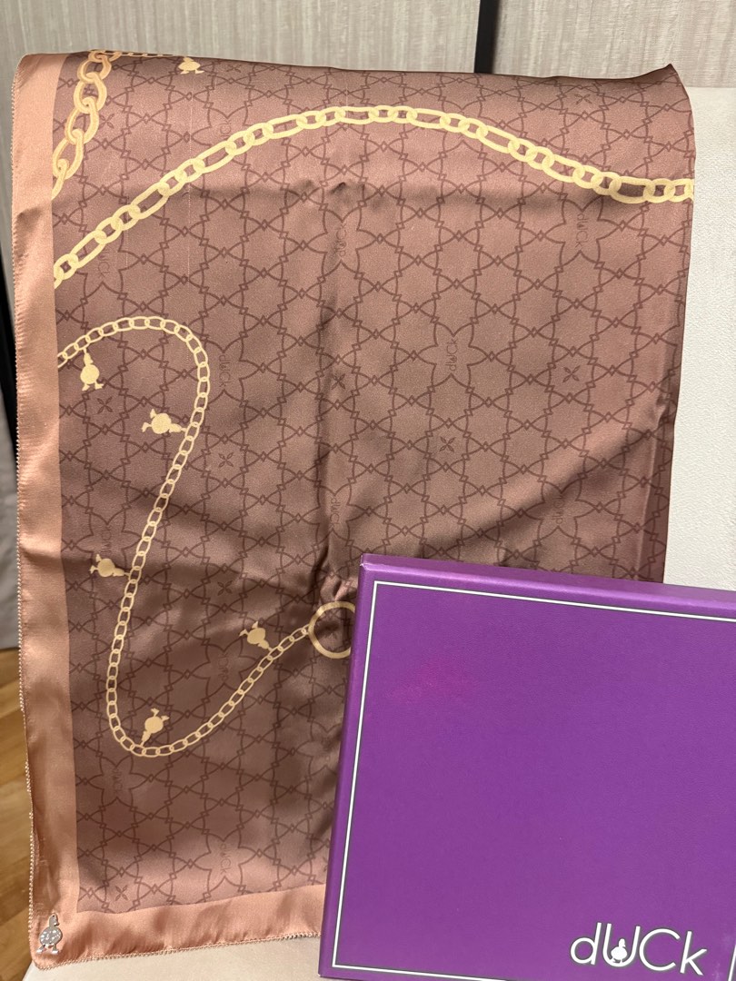 duck shawl with box, Women's Fashion, Muslimah Fashion, Hijabs on Carousell