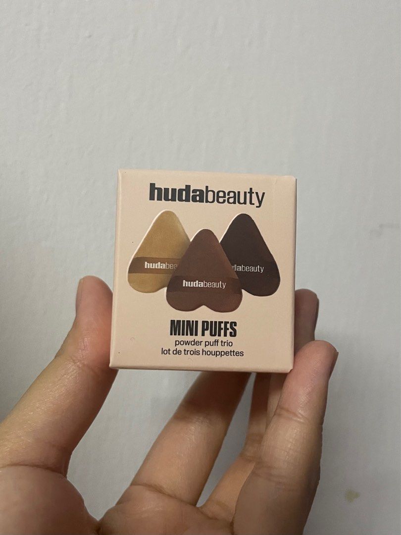 Huda Beauty Mini Powder Puff Trio + Mini Easy Bake Loose Powder (Cherry ...