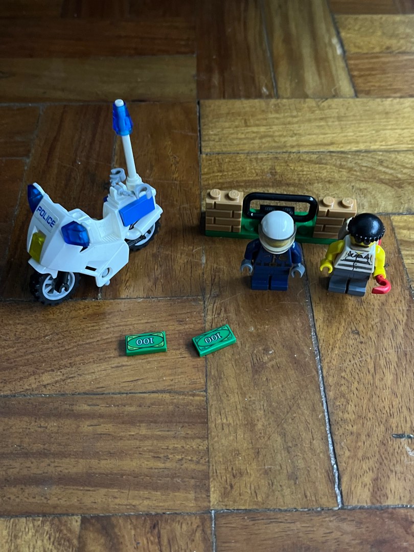 LEGO City Police 60041 Crook Pursuit, Hobbies & Toys, Toys & Games on ...
