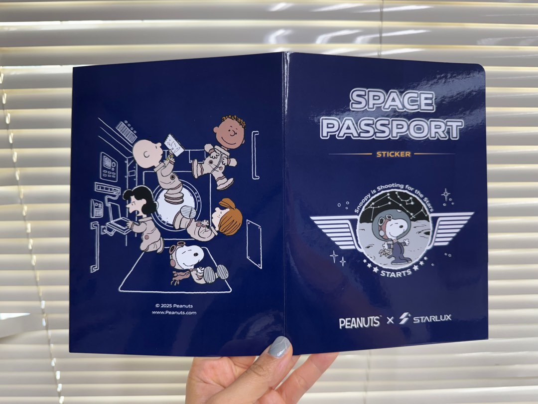 Peanuts x StarLux Space Passport Sticker Set Snoopy Olaf 史努比, 興趣及遊戲, 旅行 ...
