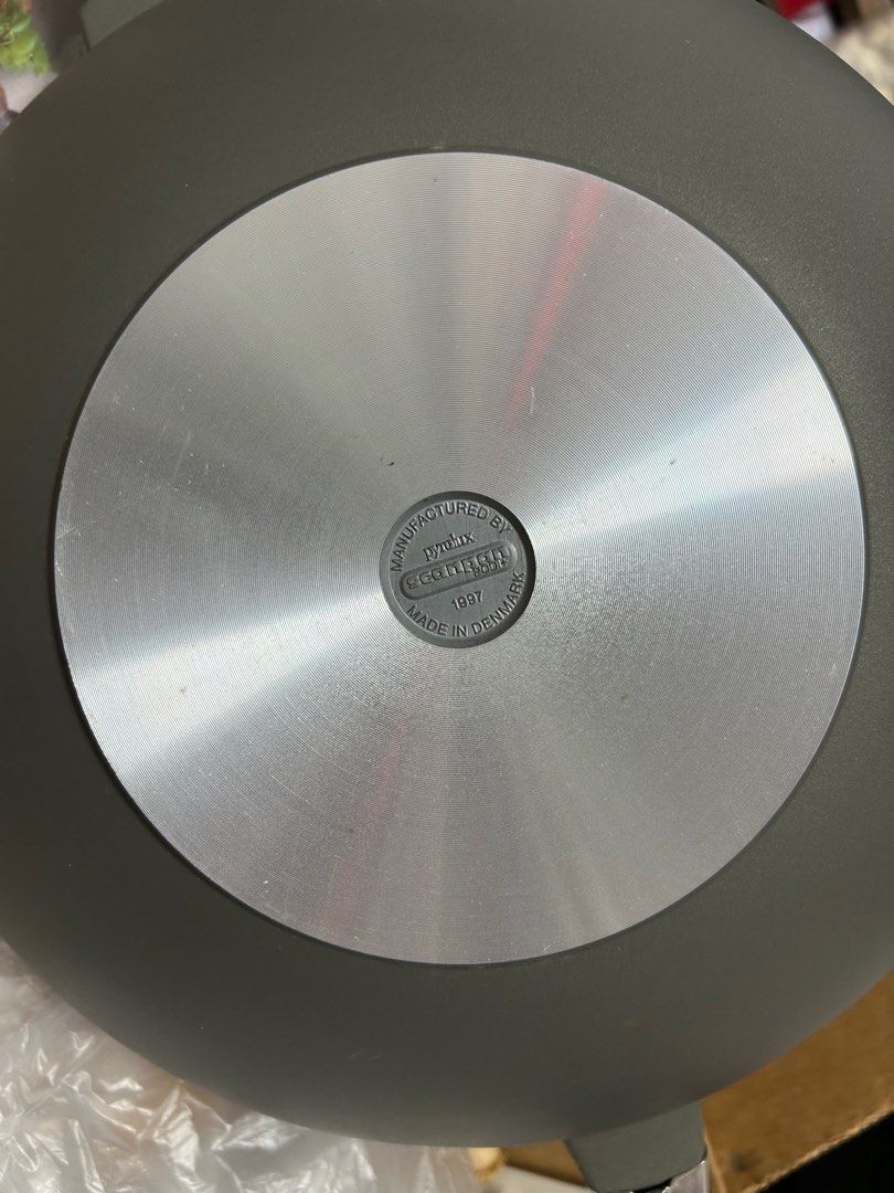 Scanpan Classic 2001+ Titanium Non-Stick Wok, Furniture & Home Living ...