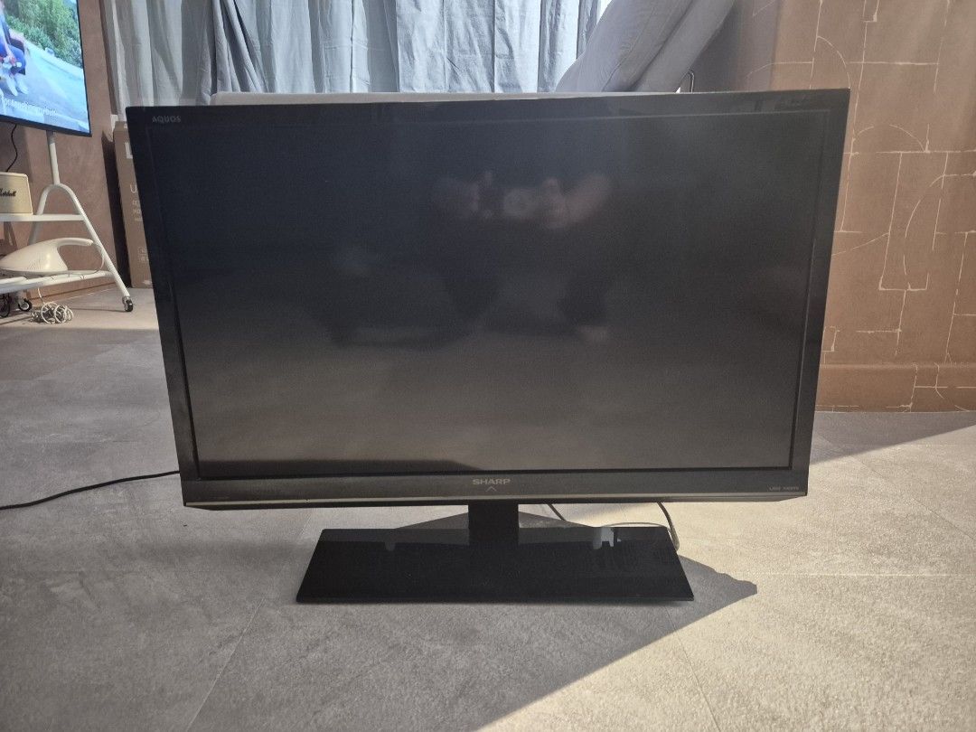 Sharp Aquos 32" LED Backlight TV - LC-32LE155M, TV & Home Appliances ...
