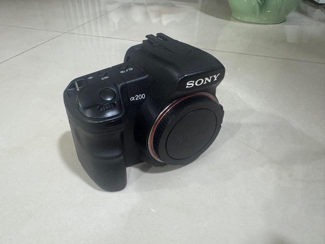 Sony Alpha a200 DSLR Camera, Photography, Cameras on Carousell