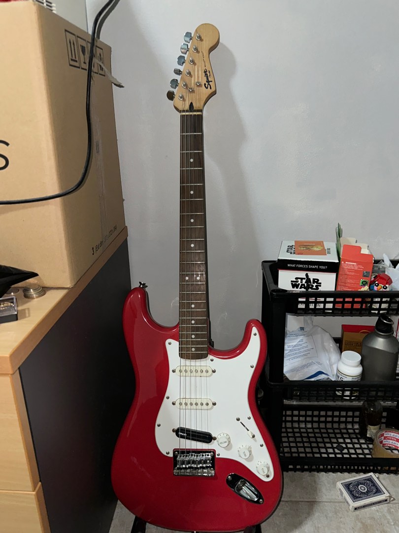 Squier Bullet Stratocaster Hardtail Electric Guitar, Laurel FB, Fiesta ...