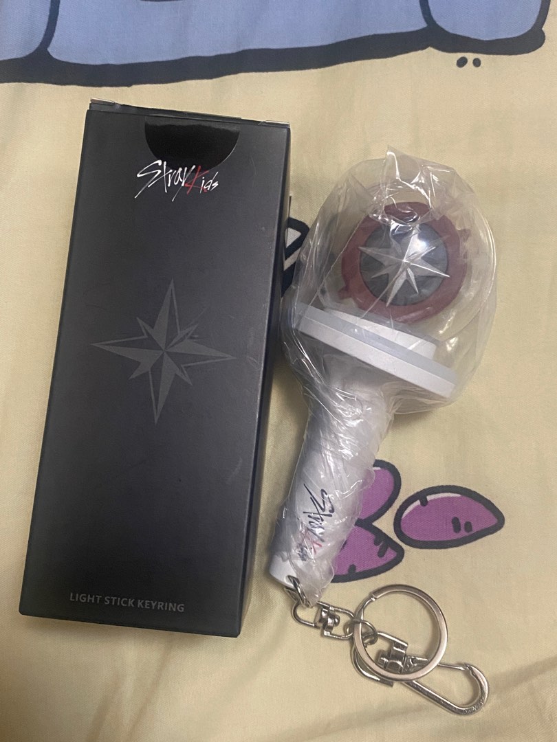 Stray Kids 迷你手燈 應援燈 lightstick skz skzoo, 興趣及遊戲, 收藏品及紀念品, 韓流 - Carousell