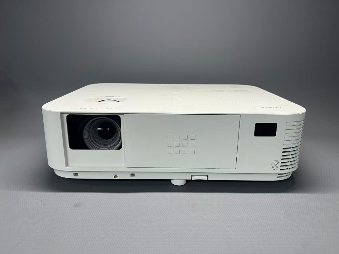 NEC solutions np-m403h 亮度 (ANSI流明)：4000 解像度：1920 x 1200 內置喇叭 有搖控｜無掛牆架 ...