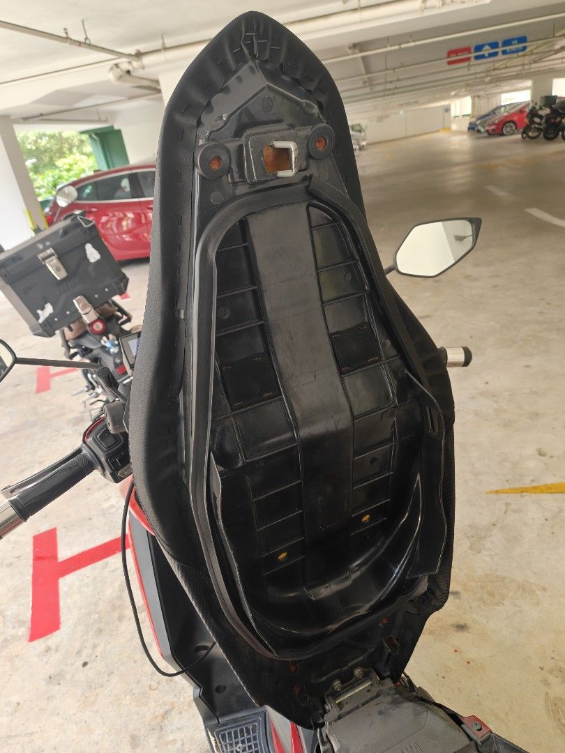 Aerox v1 comfort seat, Motorcycles, Motorcycle Accessories on Carousell