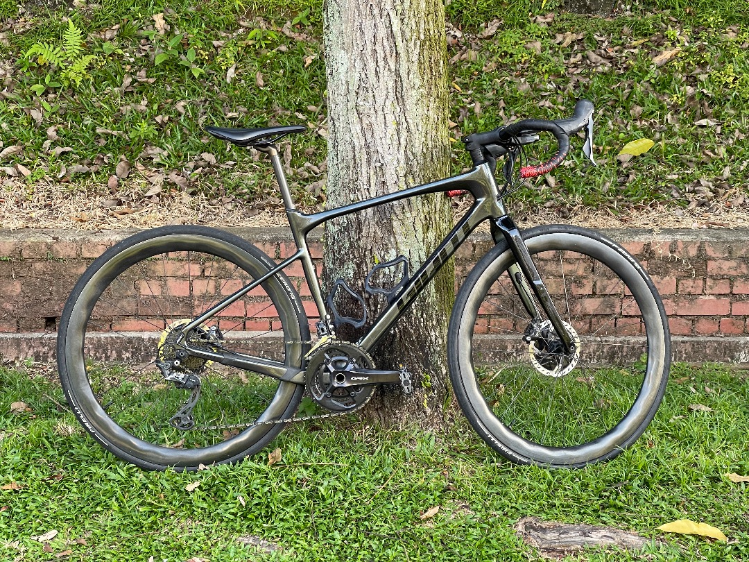 Giant Revolt Advance 0 Gravel Bike, Sports Equipment, Bicycles & Parts ...