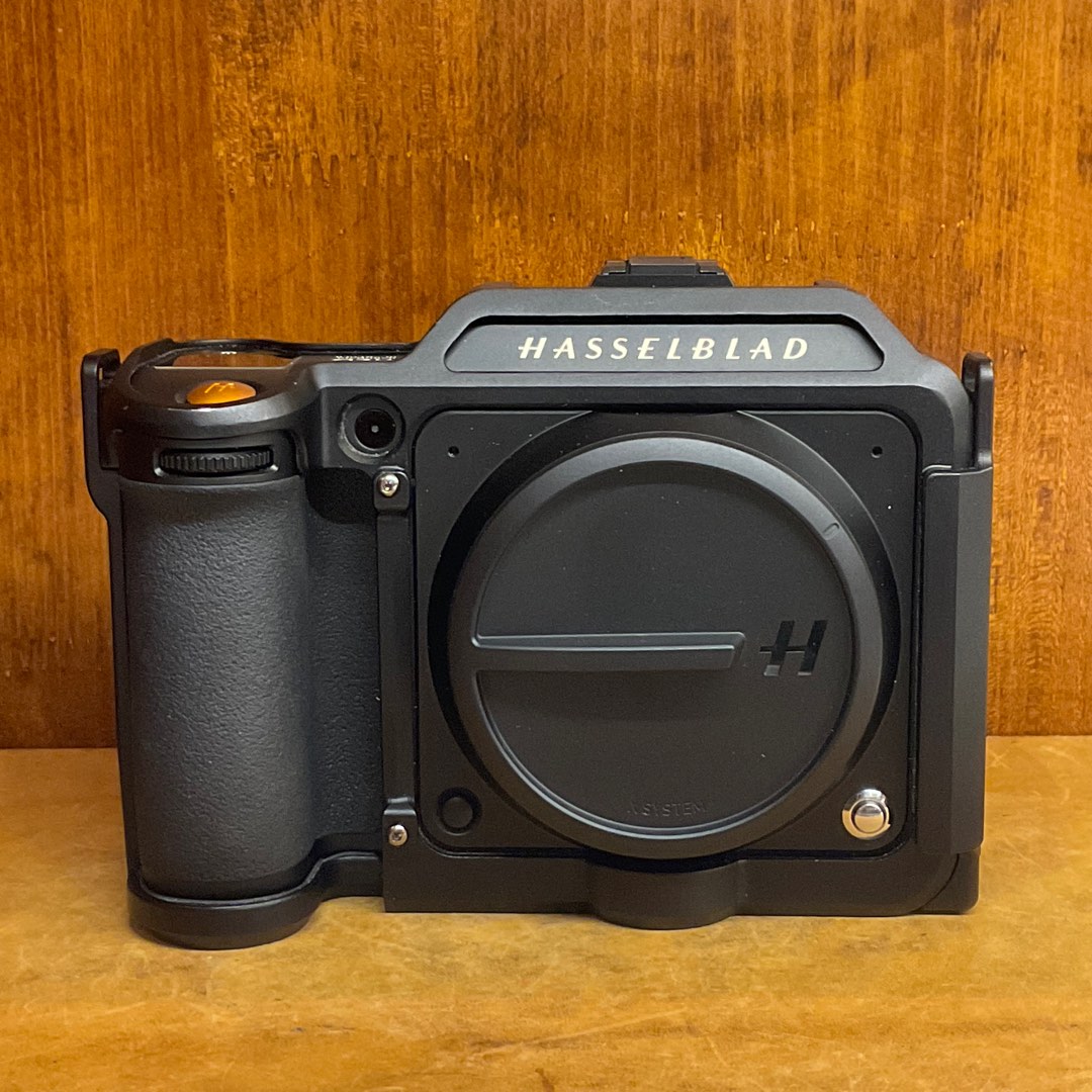 Hasselblad X2D w/Cage & Box (XT21020724-C), Photography, Cameras on ...