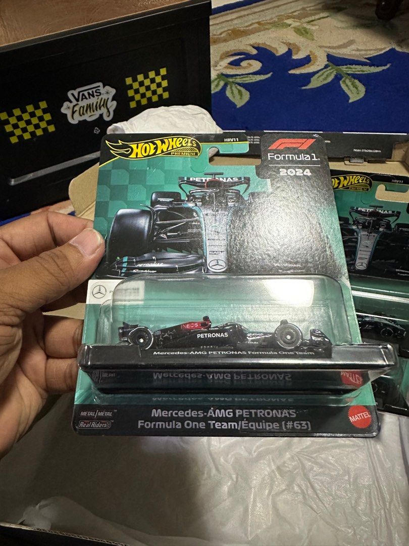 Hot Wheels Premium Formula 1 Mercedes-AMG Petronas, Hobbies & Toys ...