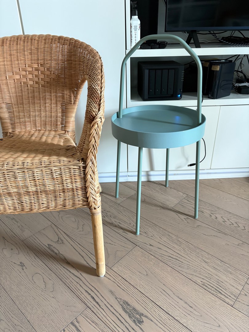 Ikea BURVIK Round Side Table with Handle, 傢俬＆家居, 傢俬, 桌子 - Carousell