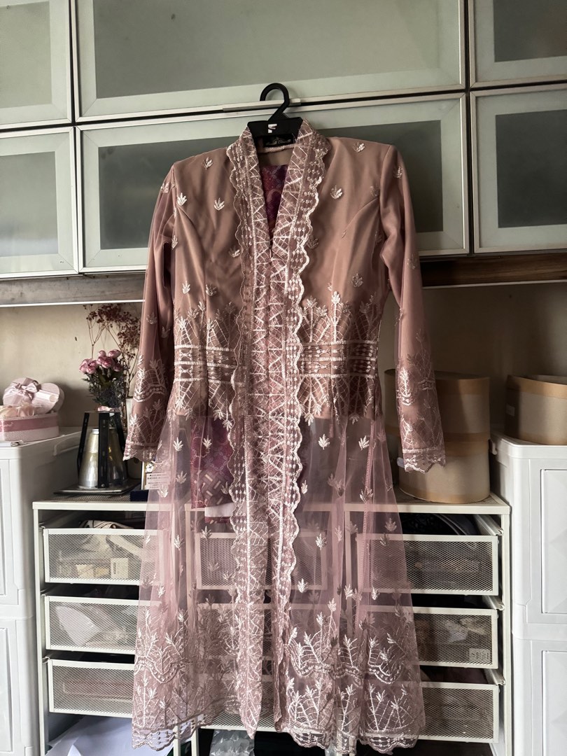 sunset clozette long kebaya, Women's Fashion, Muslimah Fashion, Dresses ...