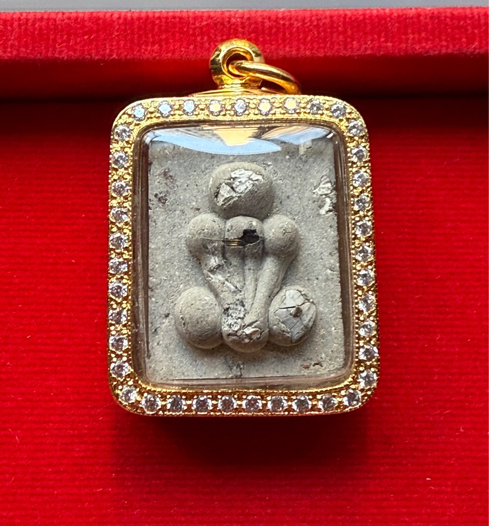 Lp Chamnan Phra Pidta Kraduk Pee Roon Reak (龙婆禪南必达头班), Hobbies & Toys ...