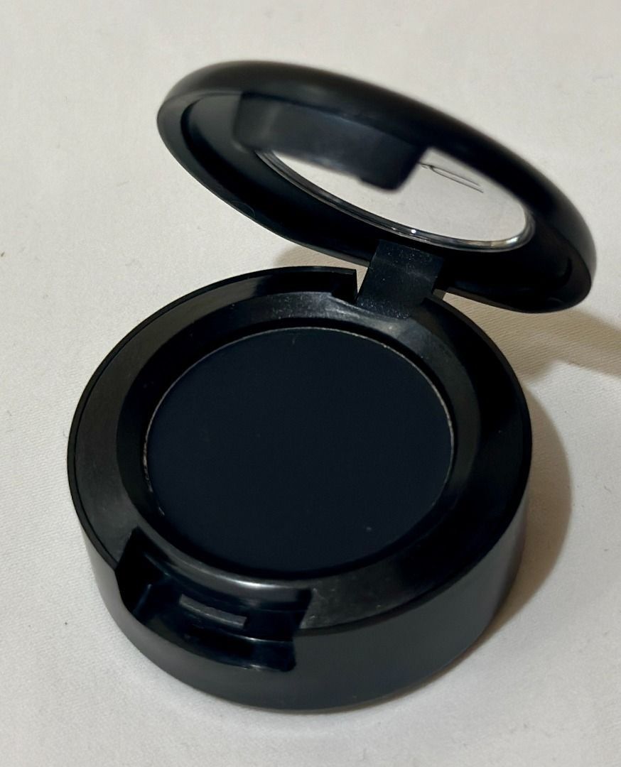 MAC COSMETICS EYE SHADOW EYESHADOW in CARBON MATTE INTENSE BLACK, Beauty & Personal Care, Face ...