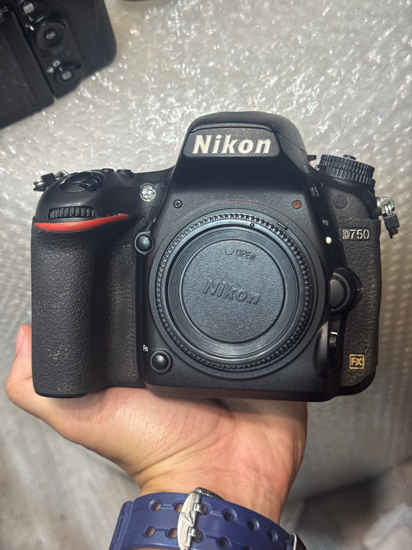 NIKON D750 BODY SHUTTER COUNT 40k+, Photography, Cameras on Carousell