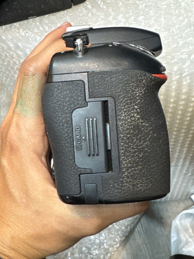 NIKON D750 BODY SHUTTER COUNT 40k+, Photography, Cameras on Carousell