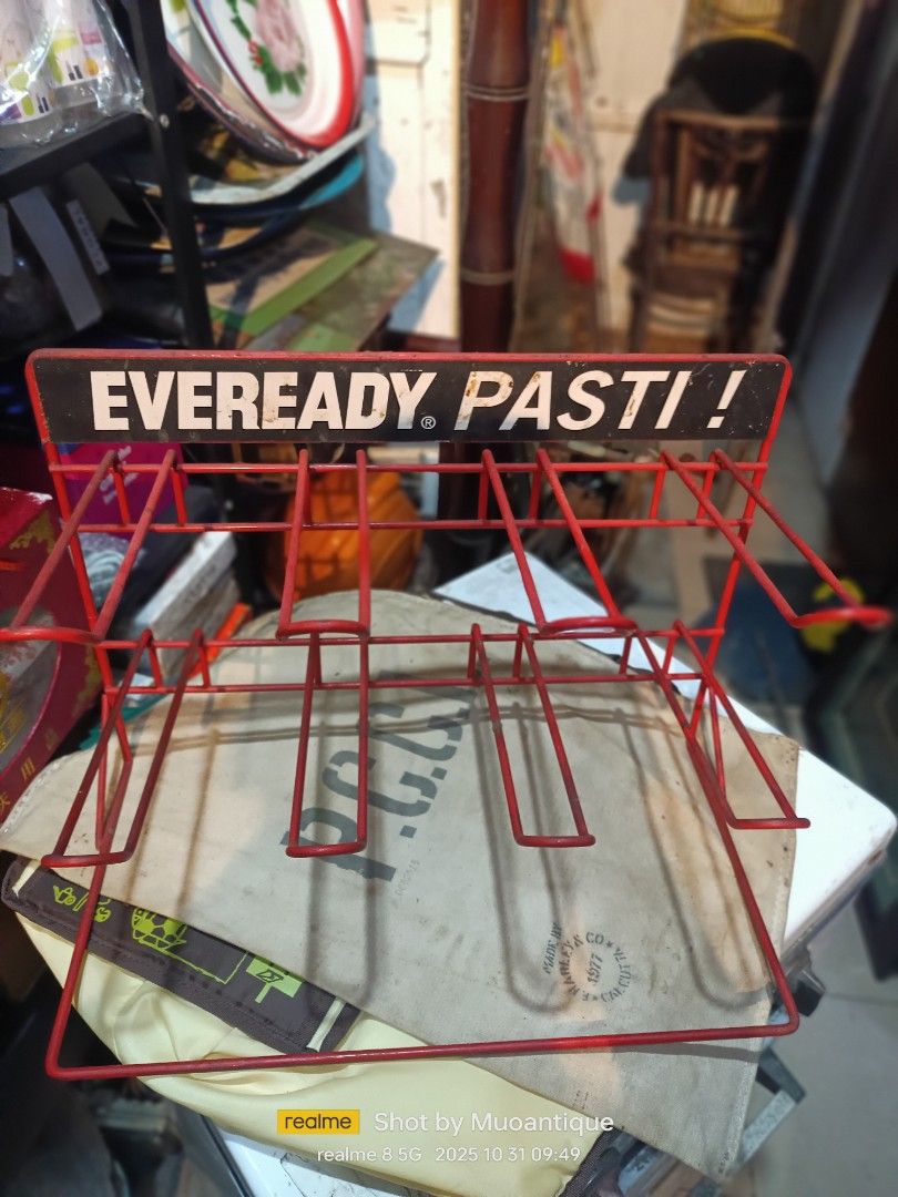 Vintage rak display jenis gantung, Hobbies & Toys, Collectibles ...