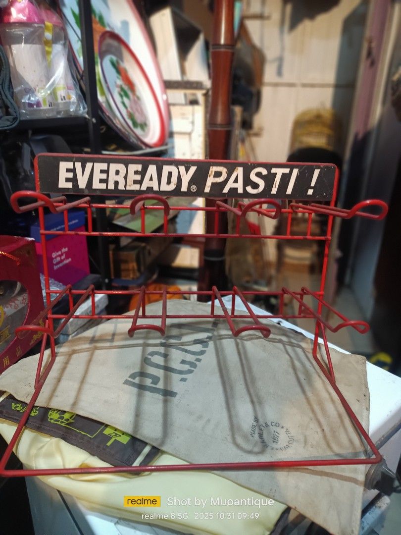 Vintage rak display jenis gantung, Hobbies & Toys, Collectibles ...