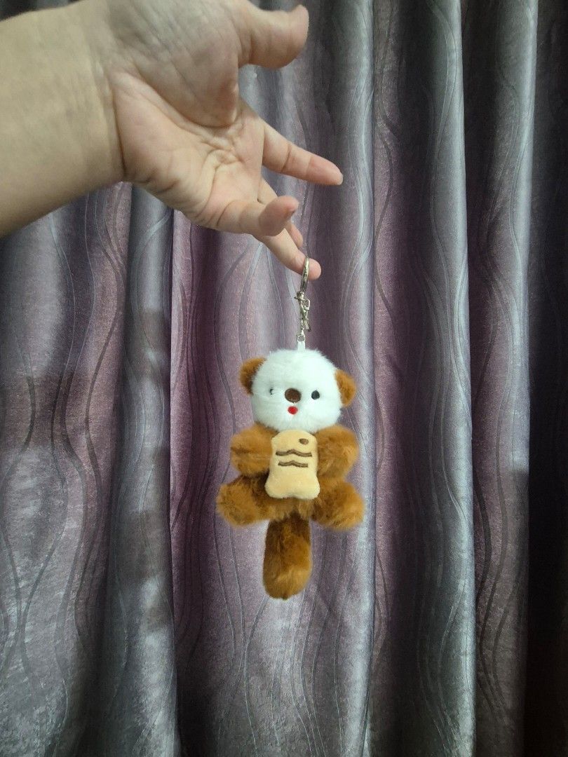 🆕️ otter keychain, Hobbies & Toys, Art & Prints on Carousell