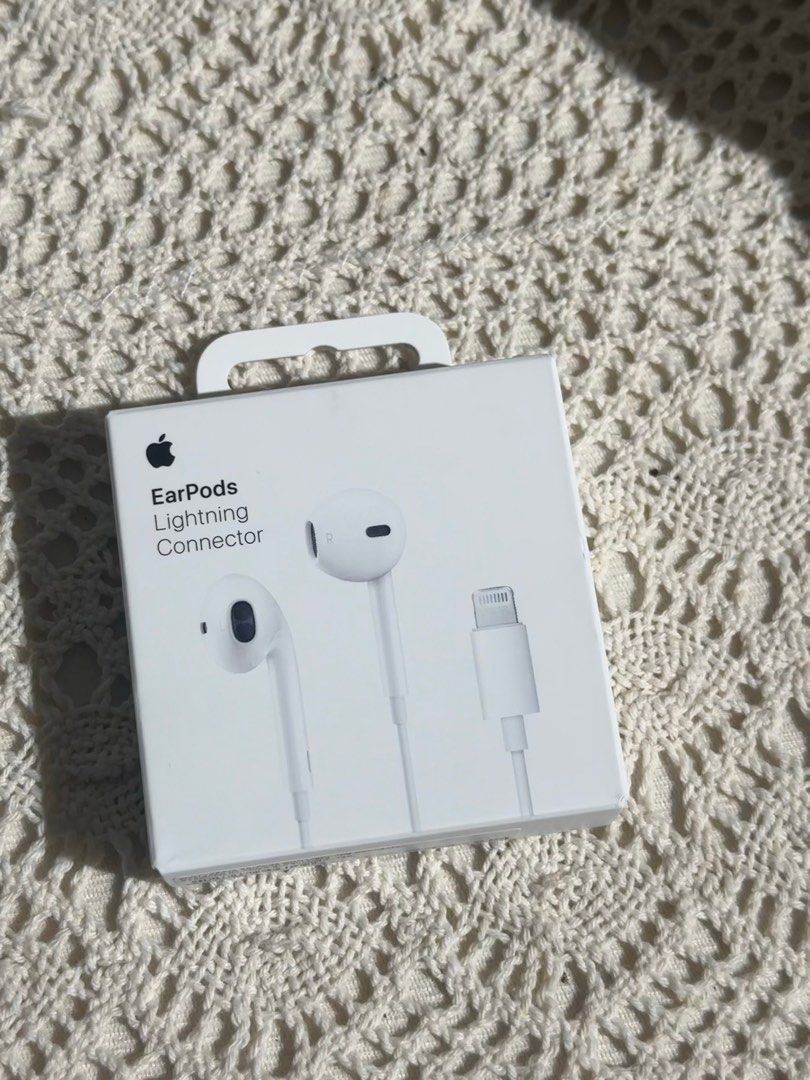 Apple EarPods with Lightning Connector, Audio, Earphones on Carousell