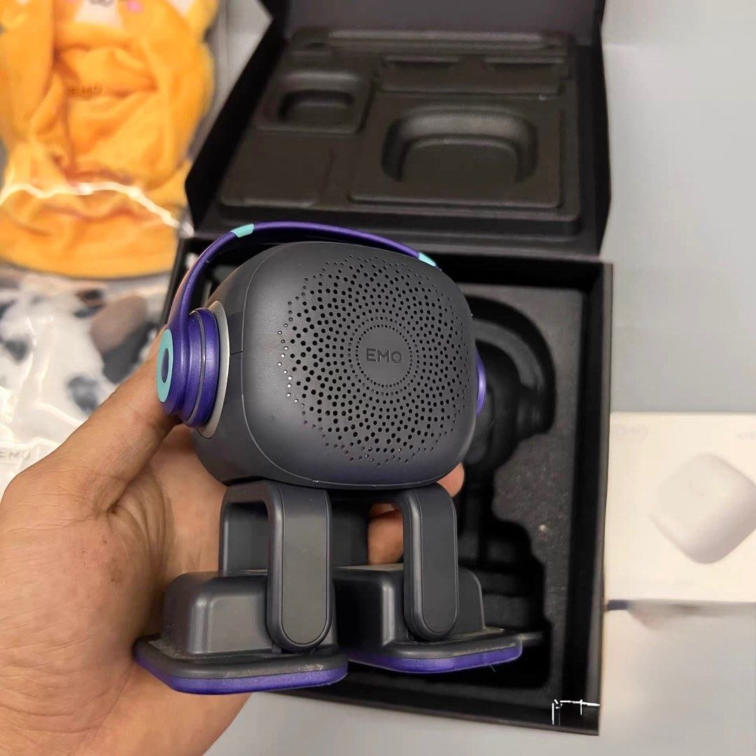 Emo Ai robot chat pet desk pet robot toy, Hobbies & Toys, Toys & Games ...