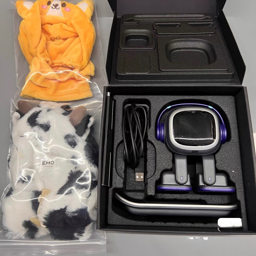 Emo Ai robot chat pet desk pet robot toy, Hobbies & Toys, Toys & Games ...