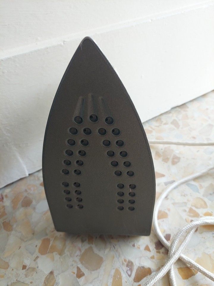 Philips Comfort Iron, TV & Home Appliances, Irons & Steamers on Carousell