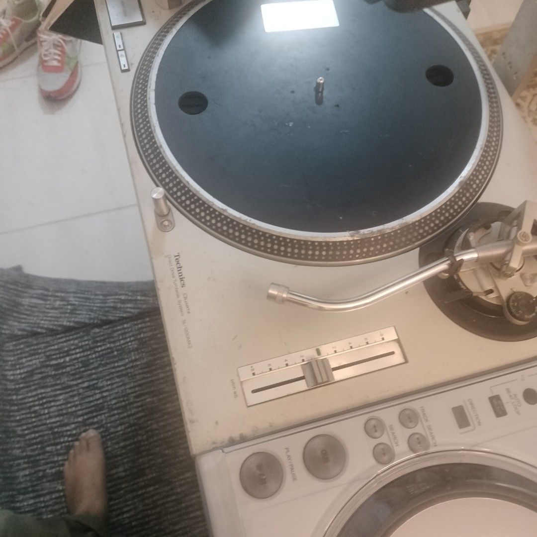 Technics Quartz Direct Drive Turntable SL-1200MK2, Audio, Other Audio Equipment on Carousell