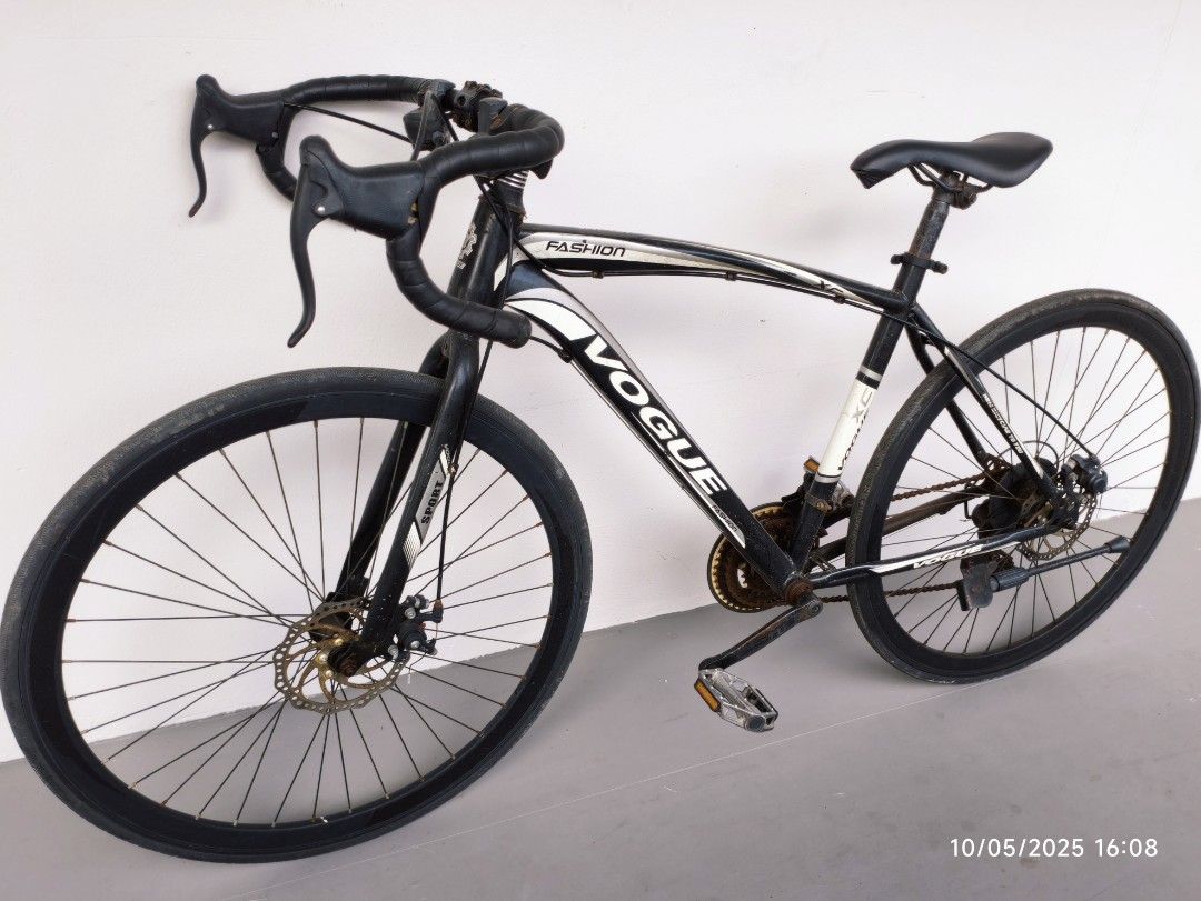 700c Vogue XC road bike (Size M) with Shimano disc brakes, 24-speed ...