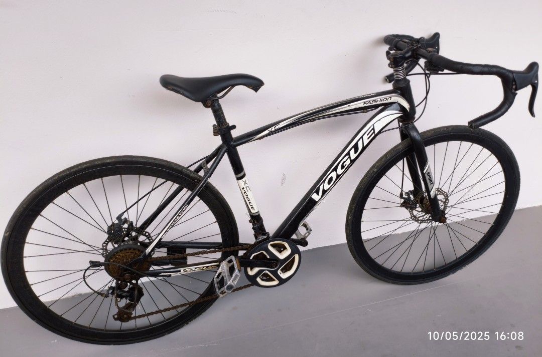 700c Vogue XC road bike (Size M) with Shimano disc brakes, 24-speed ...
