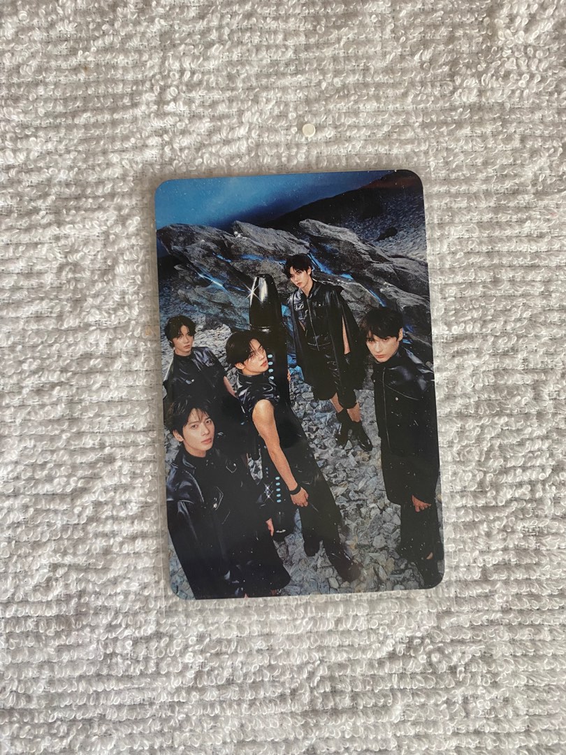 TXT Weverse B(v2) Photocard, Hobbies & Toys, Collectibles & Memorabilia ...