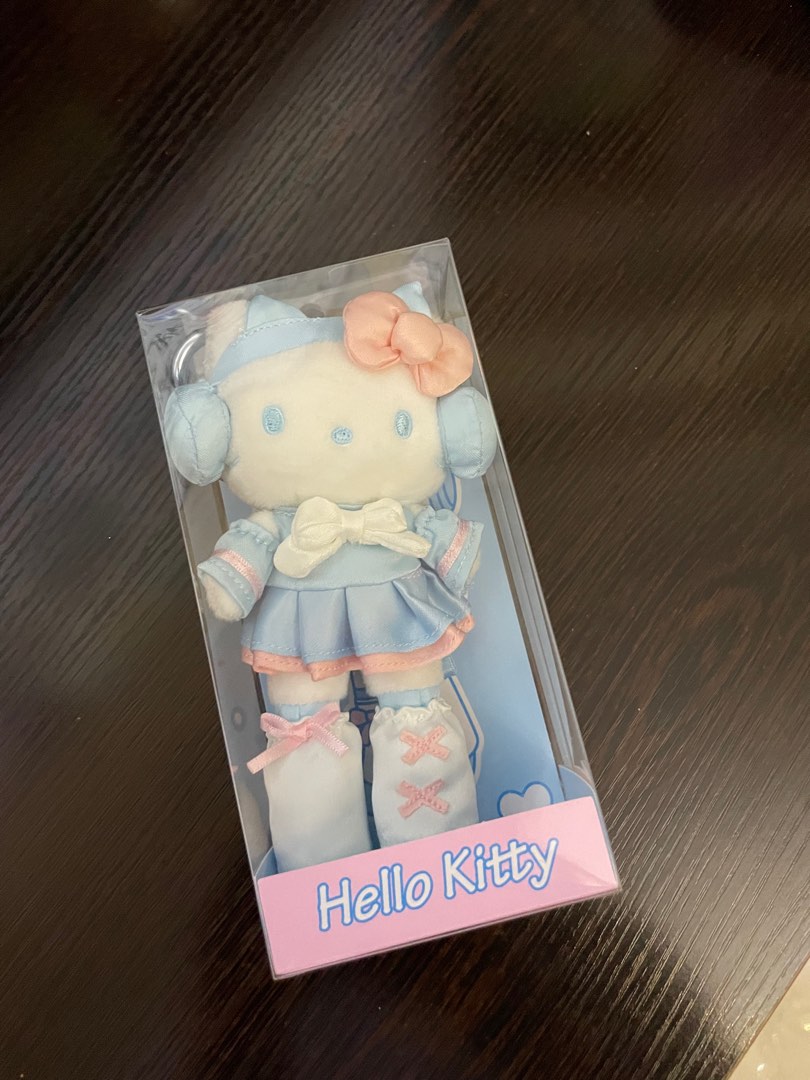 長腿 Hello Kitty香港限定 cyber, 興趣及遊戲, 玩具 & 遊戲類 - Carousell