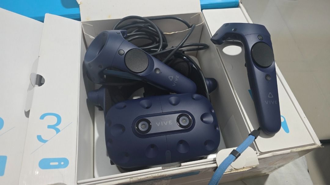 FOR SALE: HTC VIVE Pro VR Headset (Complete Set), Video Gaming, Gaming ...