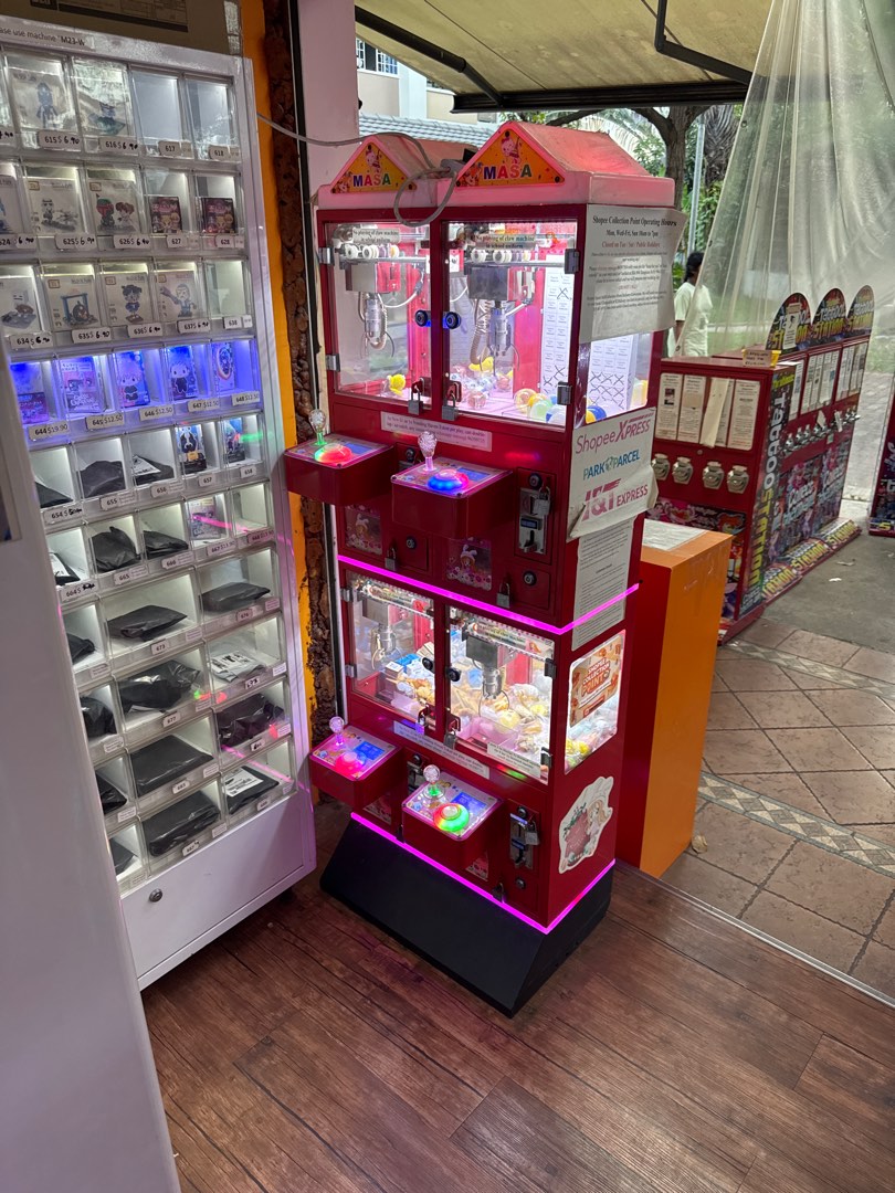 Rare setup 4x Mini Claw Machine - Arcade Game, Hobbies & Toys, Toys ...