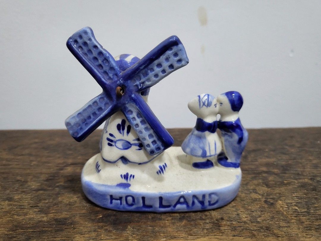 Vintage Holland Windmill with Kissing Couple Figurine, Hobbies & Toys ...
