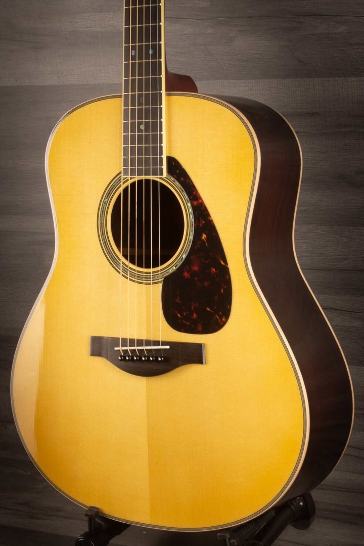 LL16 ARE Yamaha Acoustic Guitar, Hobbies & Toys, Musical Instruments on ...