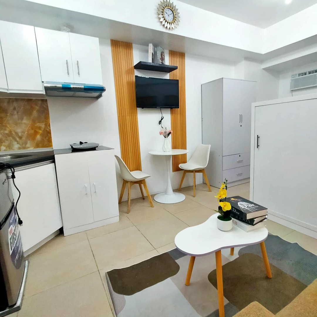 Studio Unit Condo in Taft Avenue near De La Salle University DLSU Avida ...