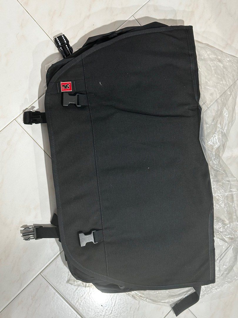 Chrome Berlin Messenger Bag - Black, Men's Fashion, Bags, Sling Bags on ...