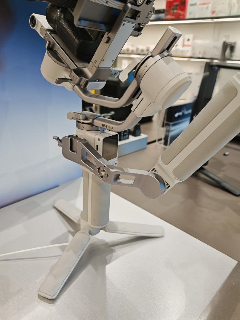 DJI RS 4 Mini Combo Gimbal Stabilizer, Photography, Photography ...