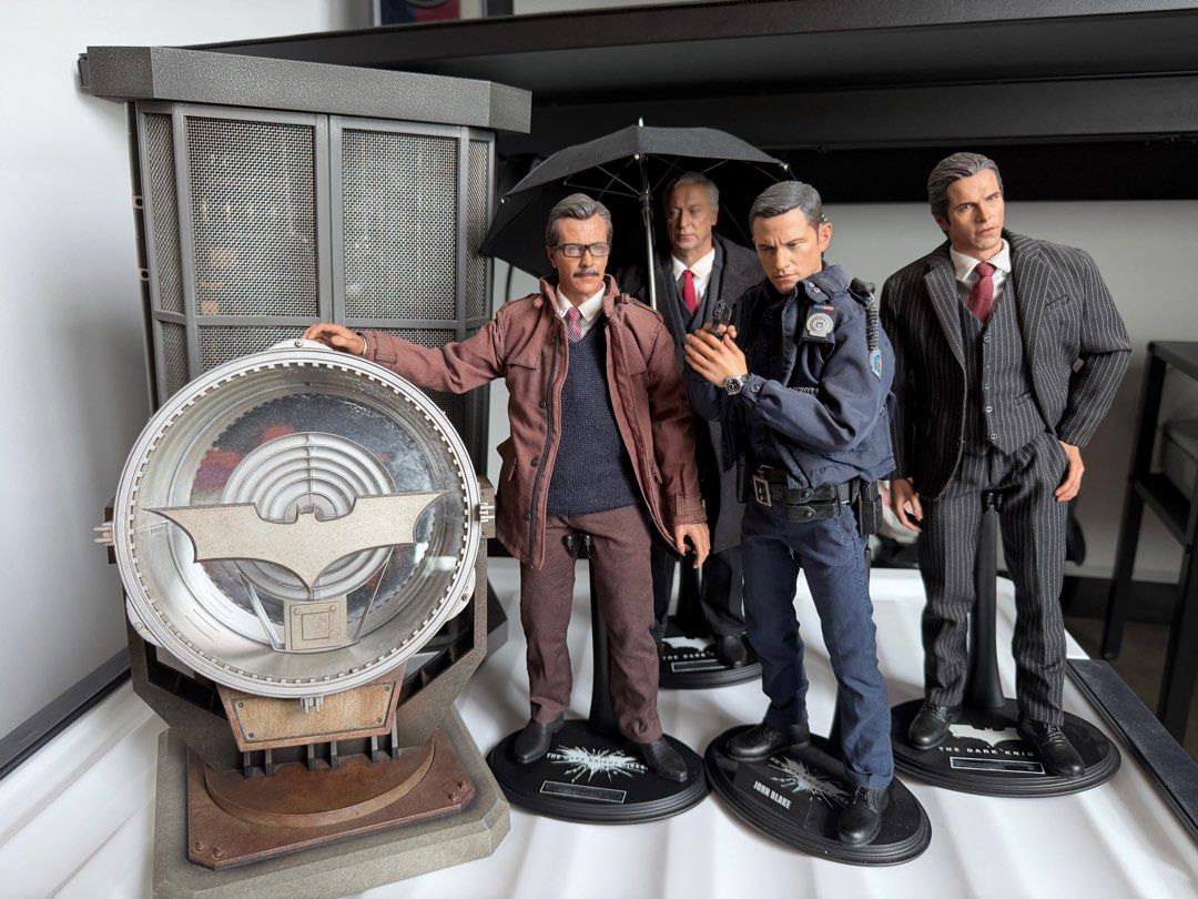 1/6 Hot toys Batman collection , Batman,Bruce Wayne , Alfred, jim ...