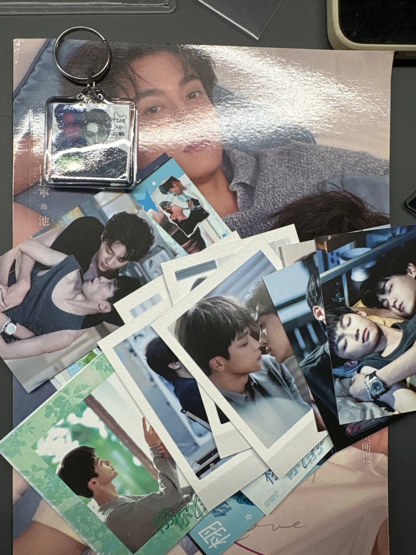 revenged love assorted merch (unofficial), Hobbies & Toys, Memorabilia ...